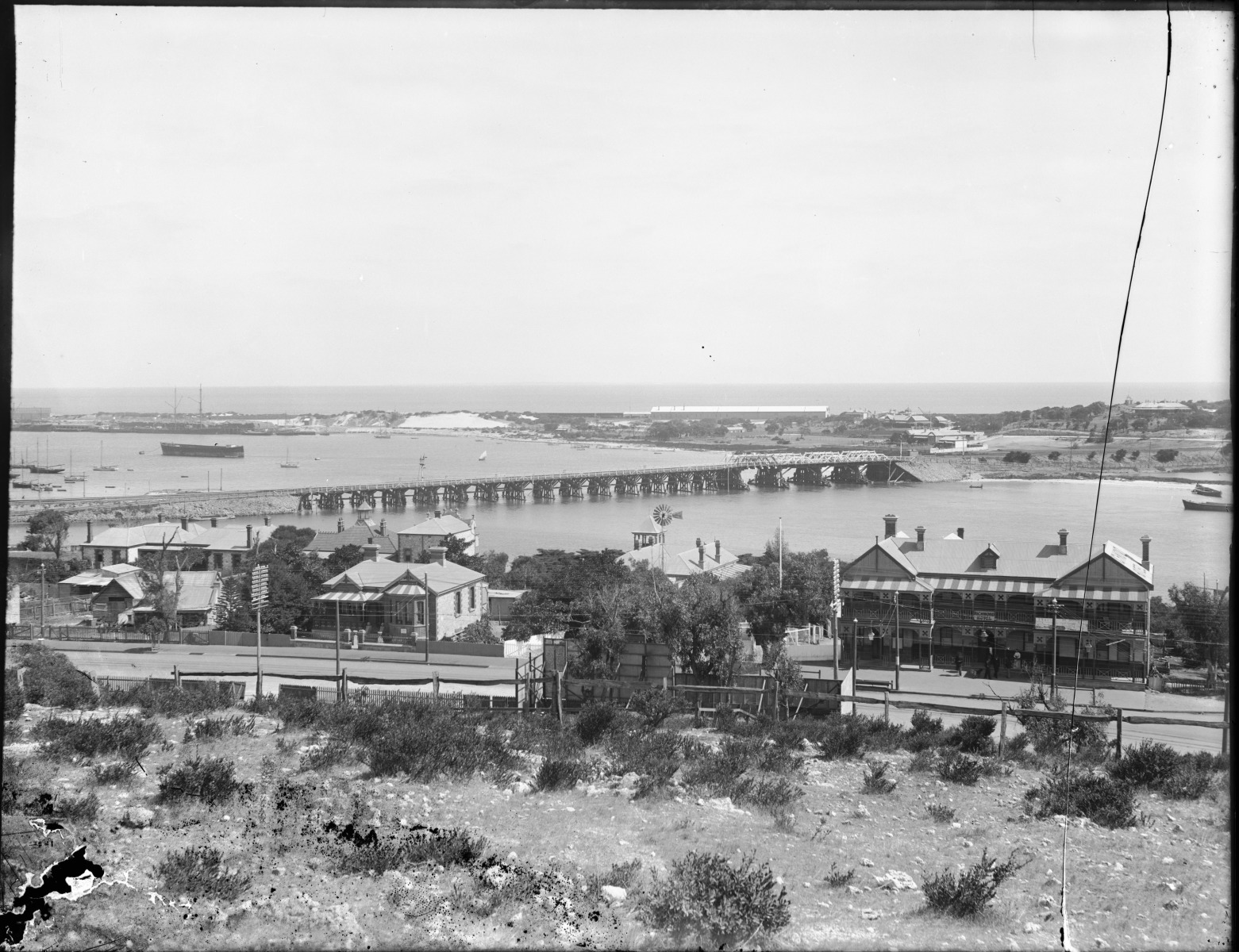 Fremantle Railway Bridge and houses on Riverside Road, Fremantle Rome ...