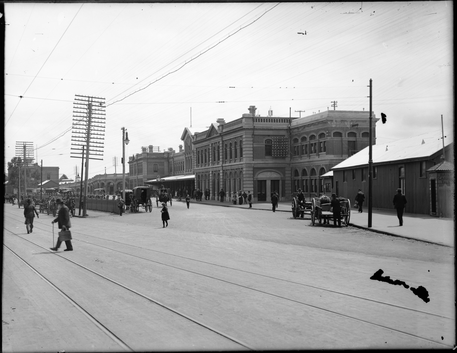 Perth Railway Station - JPG 344.6 KB
