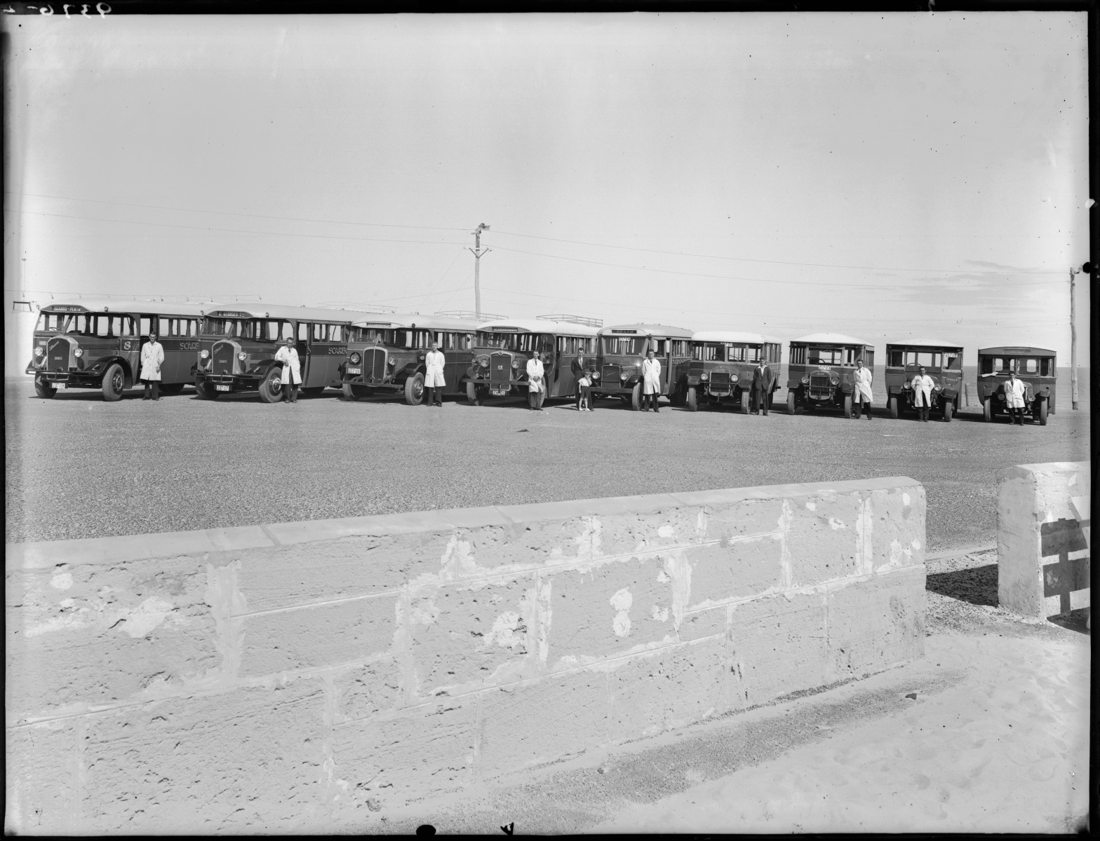 Buses and drivers of the Scarborough Bus Service and the Metropolitan ...