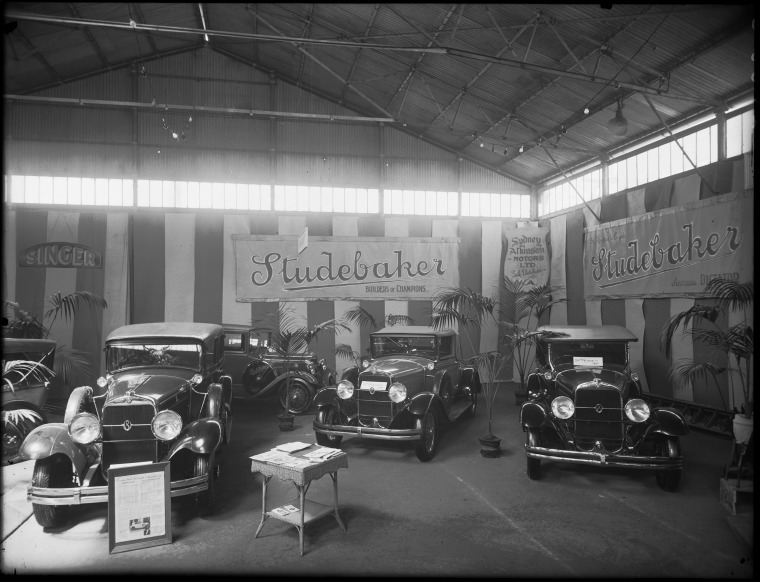 Display of Studebaker motor cars for Sydney Atkinson Motors - JPG 109.5 KB