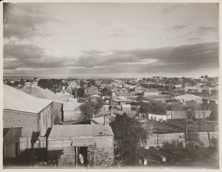 Across some backyards of Eighth and Ninth Avenues, Maylands. - JPG 114.3 KB