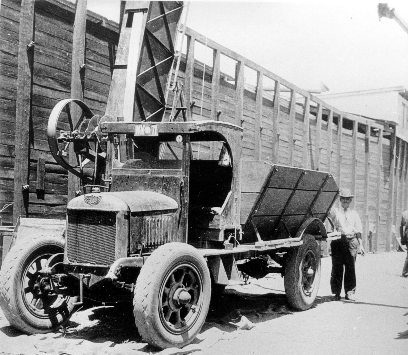 First bulk handling truck designed & made by Hon J Lindsay, Wyalkatchem ...