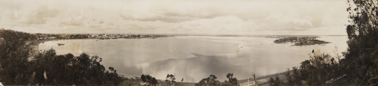 Panoramic view of Perth, Perth Water and Mill Point from Mount Eliza ...