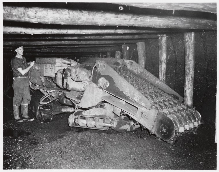 Continuous miner - Cardiff Mine. - JPG 158.1 KB