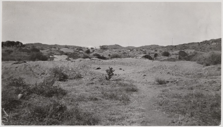 Tin dressing at Moolyella. - JPG 93.9 KB