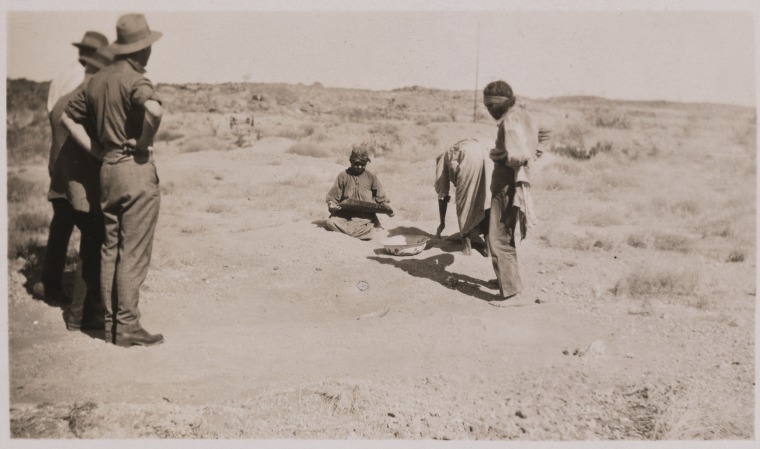 Tin dressing by Aboriginal Australians at Moolyella. - JPG 74.3 KB
