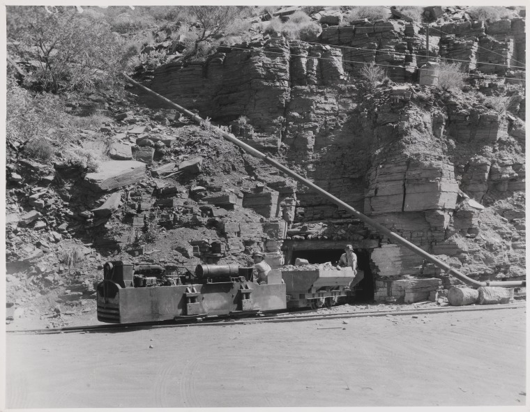 Asbestos mine at Wittenoom. - JPG 165.8 KB