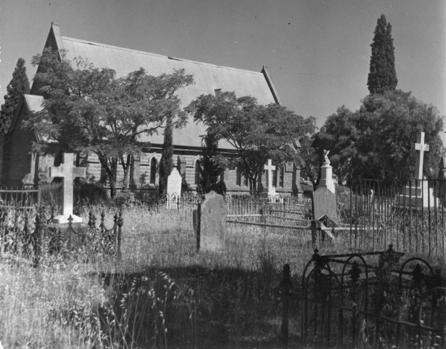 East Perth Cemetery [picture] - JPG 415.4 KB