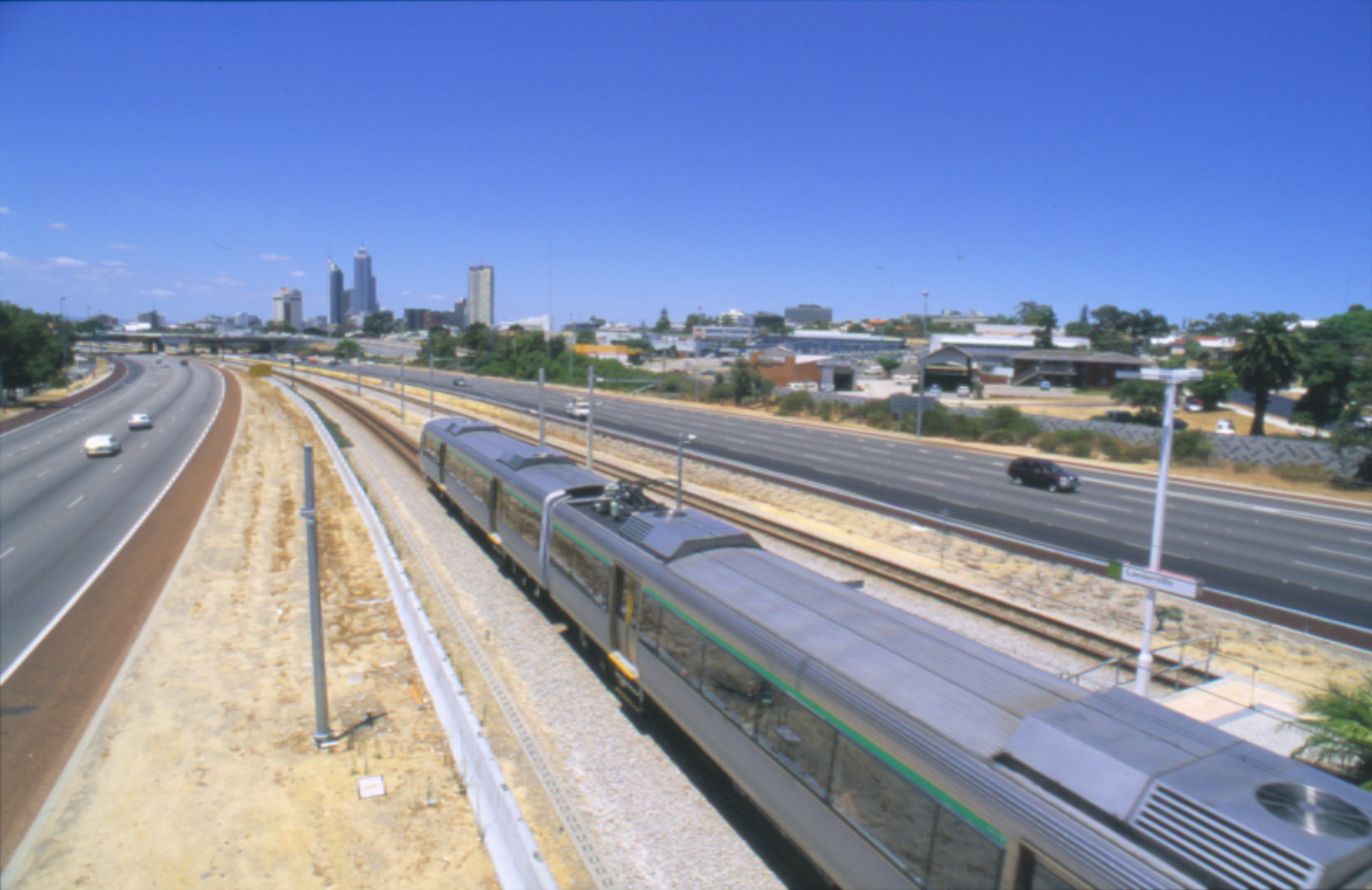 Northern Suburbs Railway, 2001 [picture] - JPG 470.8 KB