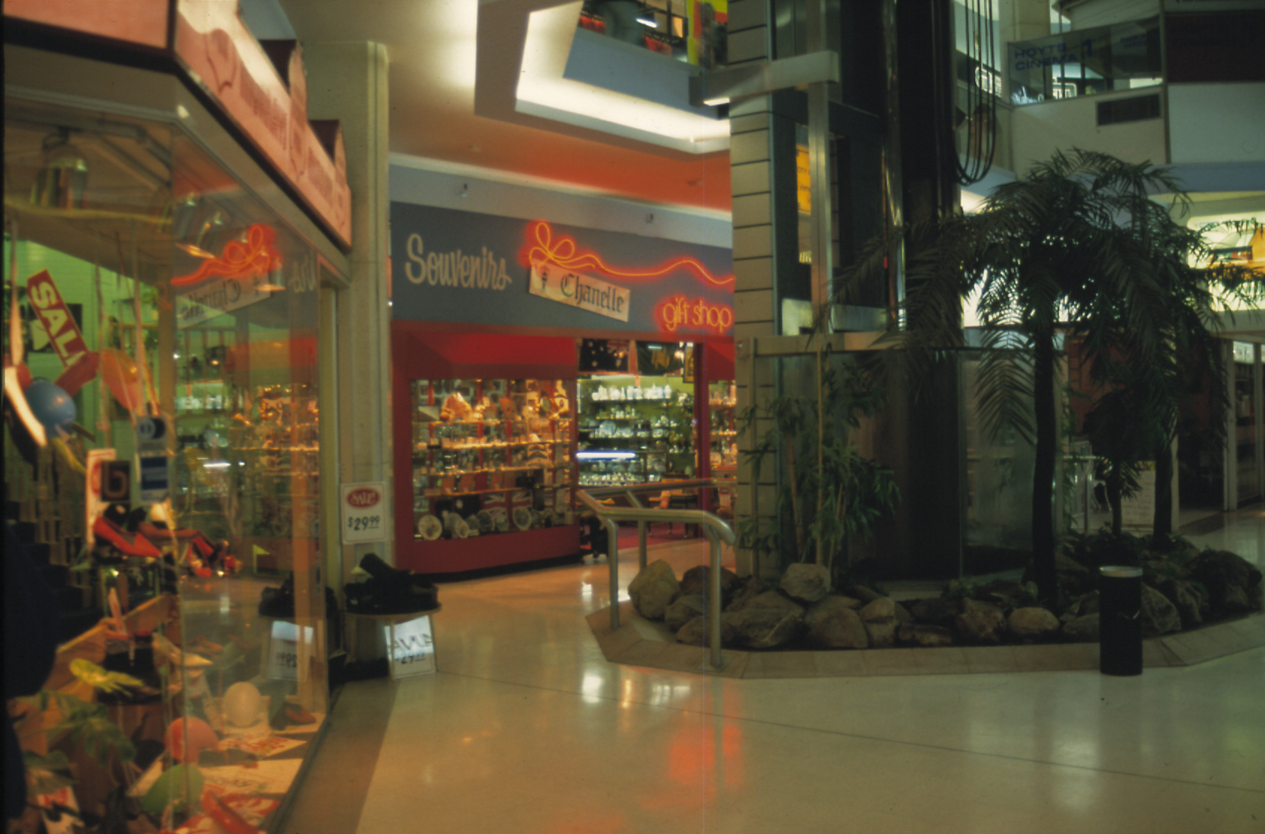 Interior of City Arcade, Perth, 1988 [picture] - JPG 466.2 KB