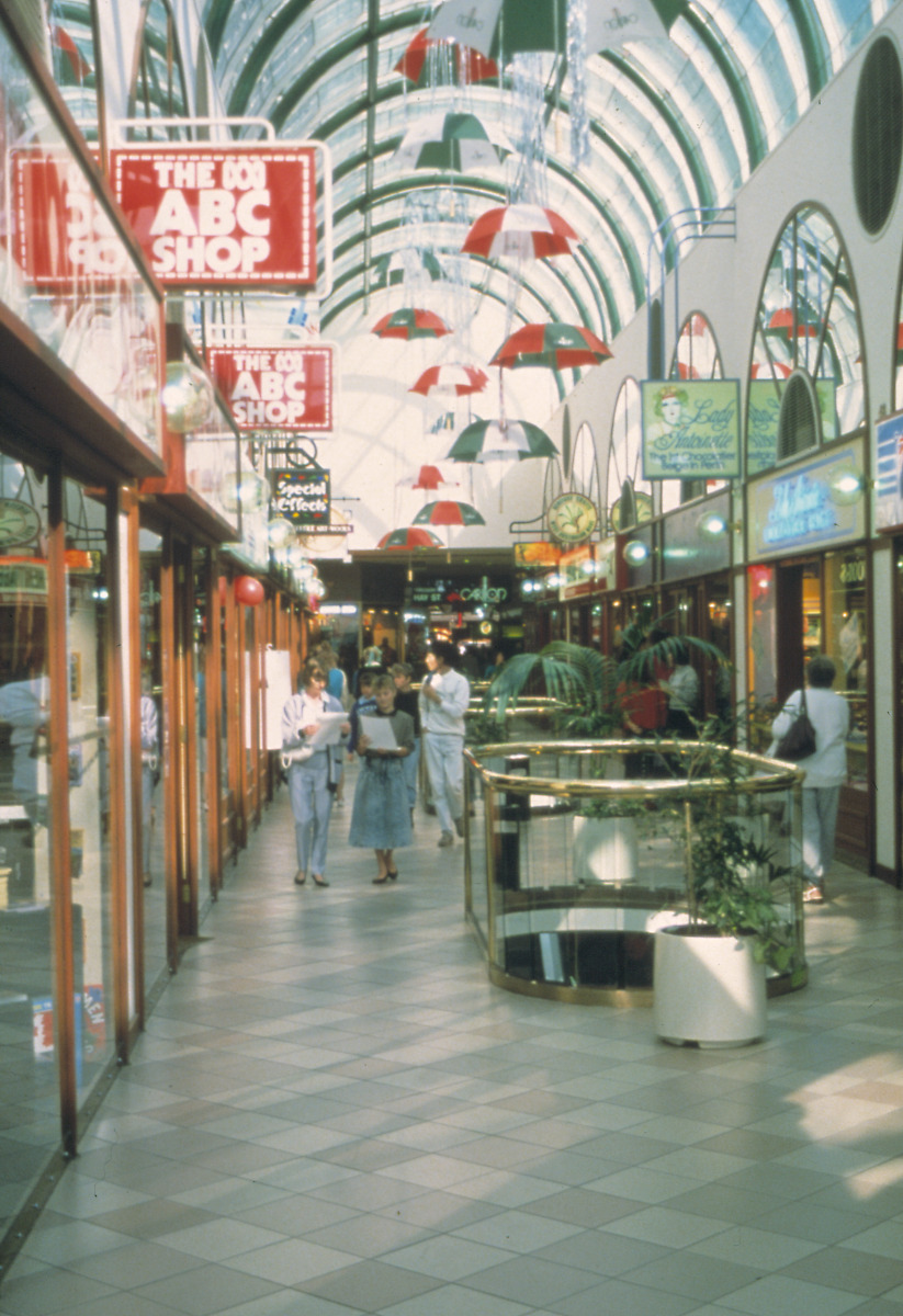 Two views of the interior, Carillon Arcade, Perth, 1988 [picture] - JPG ...