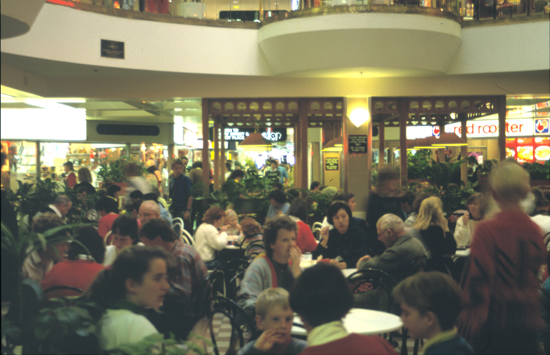 Food hall in the Carillon Arcade, Perth, 1988 [picture] - JPG 588.5 KB