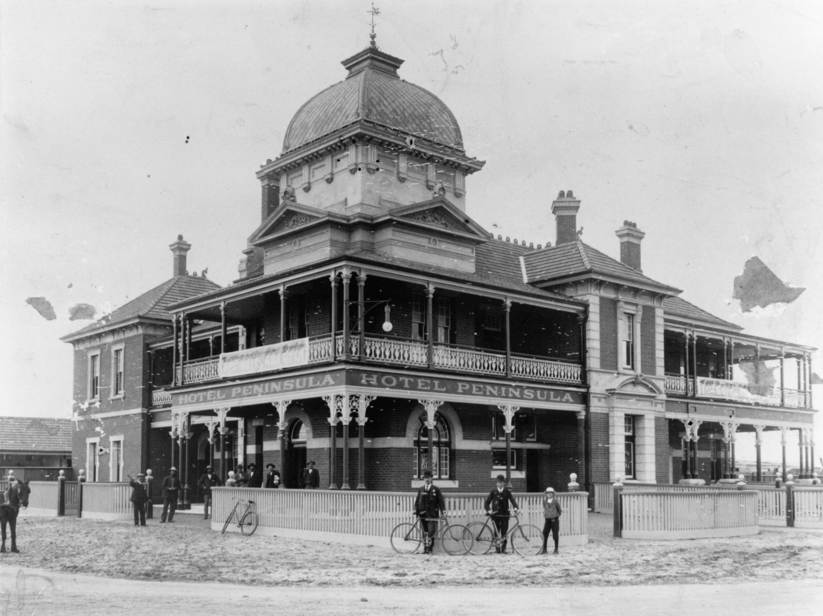 Hotel Peninsula, Maylands, on opening day, 1906 [picture] - JPG 385.9 KB