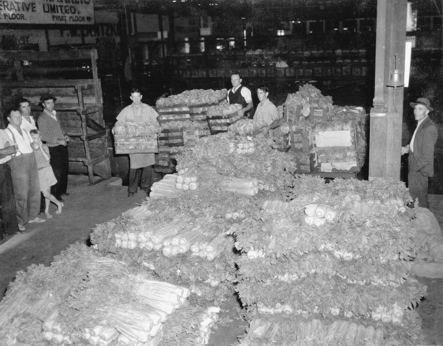 Produce sales in the Perth Metropolitan Markets [picture] - JPG 505.0 KB