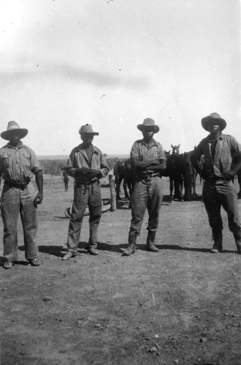 Aboriginal stockmen on Karunjie Station [picture] - JPG 204.8 KB