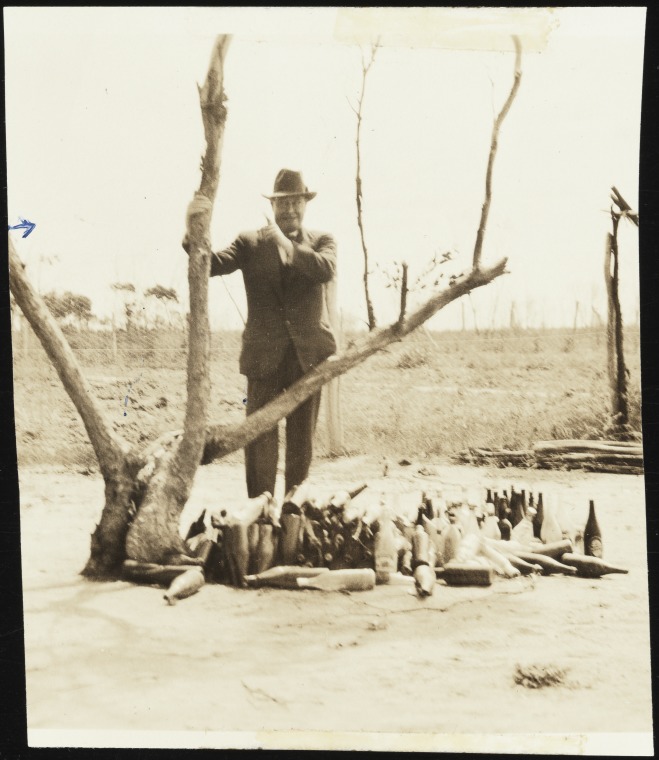 Philip Collier and dead marines. - JPG 107.2 KB