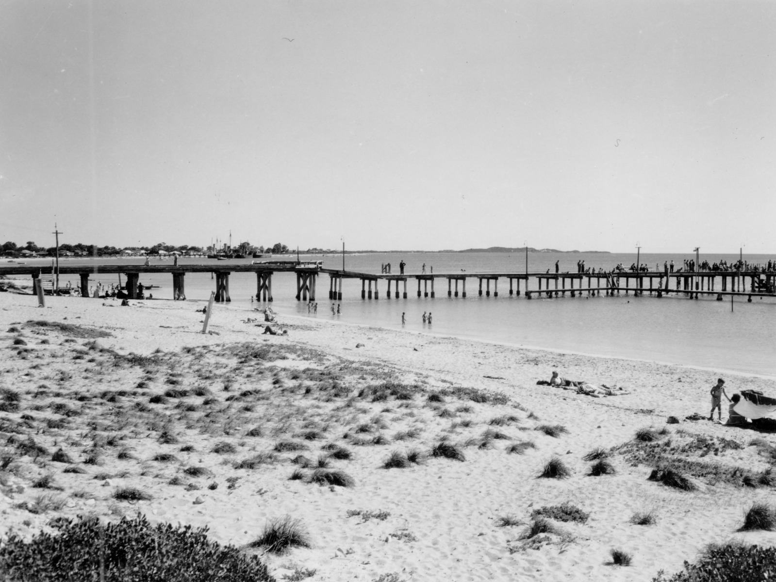 Rockingham Jetty [picture] - JPG 391.3 KB