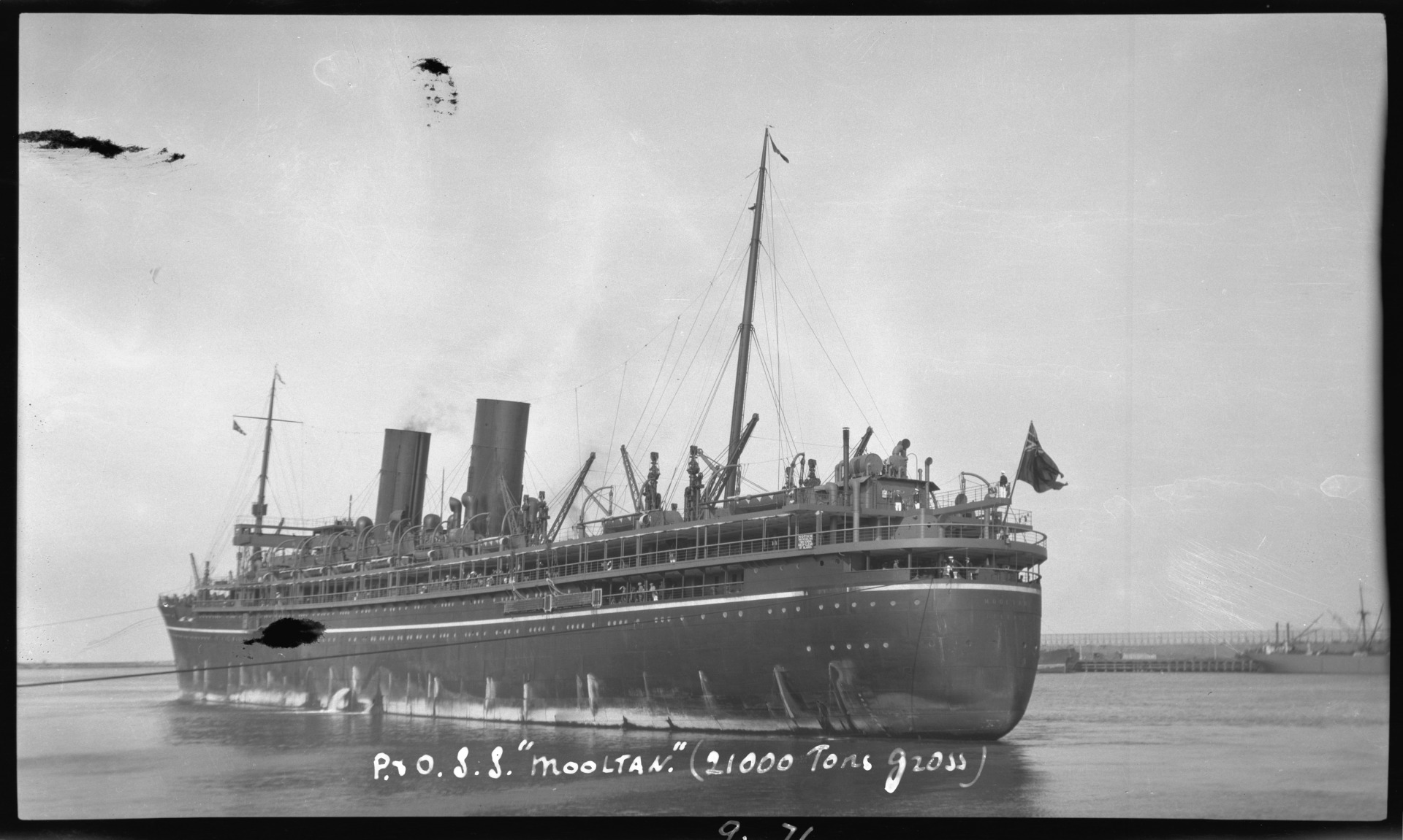 Mooltan in Fremantle Harbour - JPG 393.1 KB