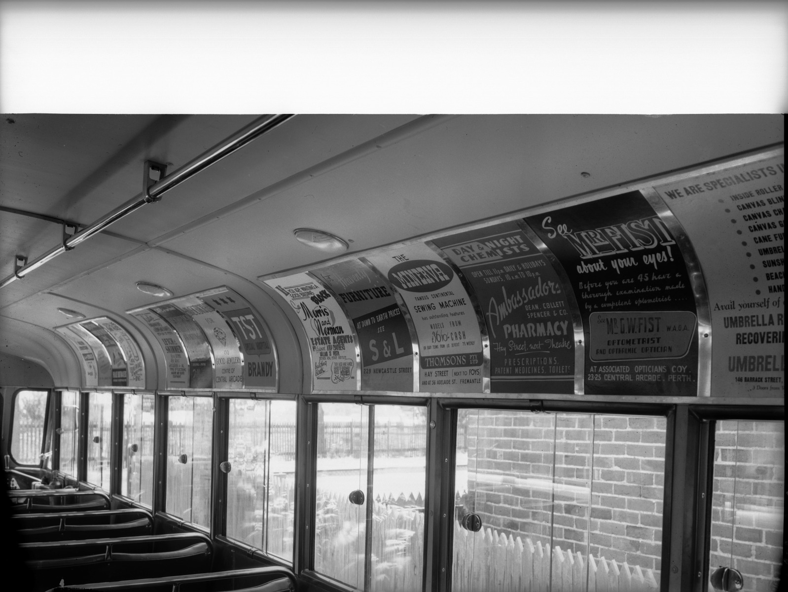 Bus advertisement panels - JPG 342.8 KB