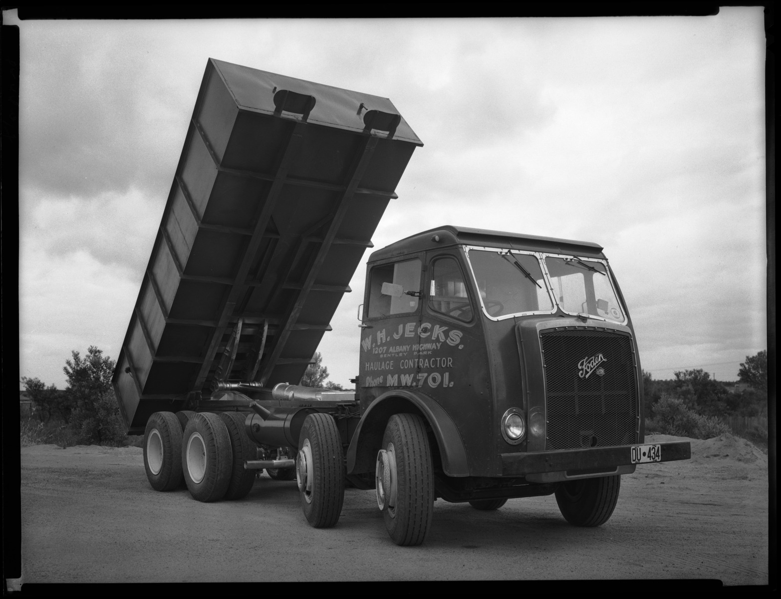 W. H. Jecks Foden Diesel tip truck in tipping position - JPG 326.5 KB
