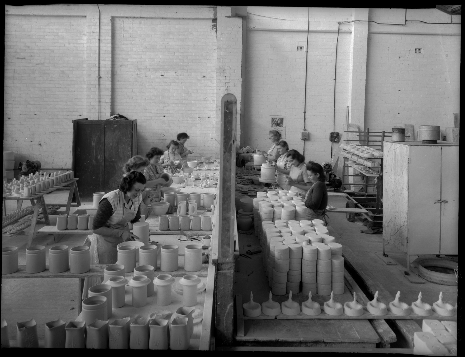 Creating Wembley Ware and other pottery H. L. Brisbane & Wunderlich ...