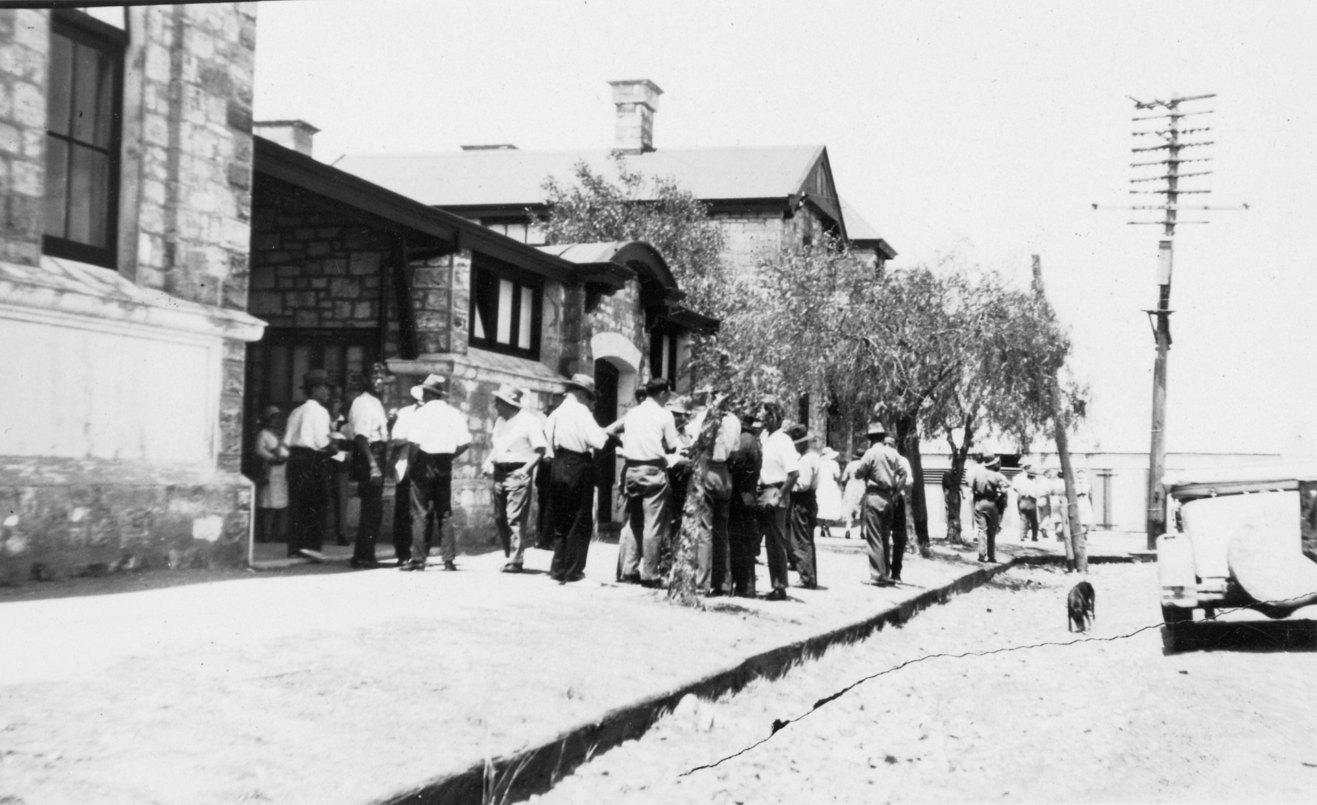 Group outside the Cue Courthouse (the Snowy Rowles case) [picture ...
