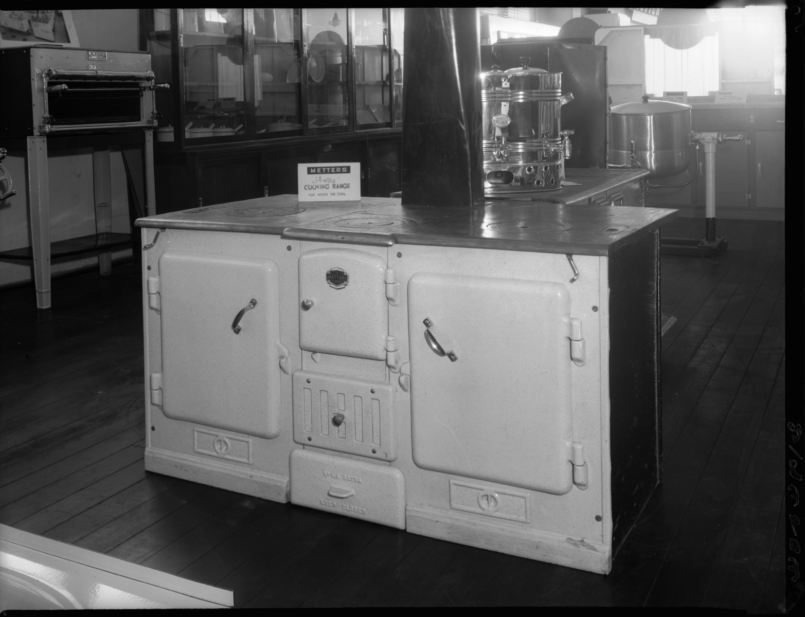 Metters oven and heaters - JPG 278.9 KB