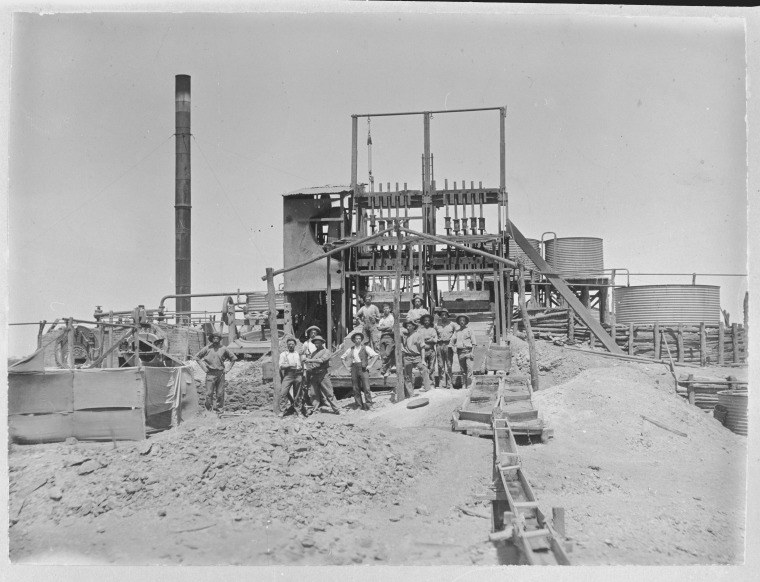 Hacks Gold Mine battery, with ten stampers (exterior) - JPG 111.9 KB