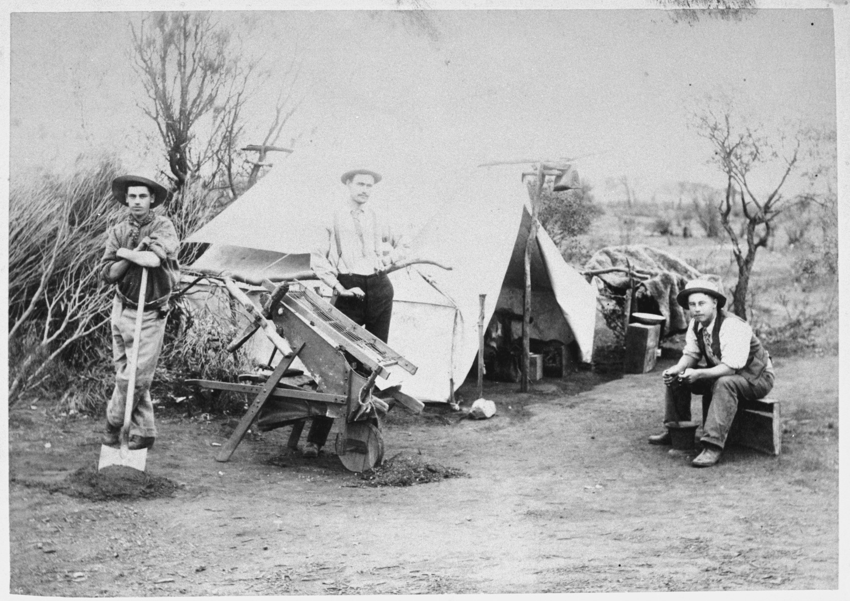 Prospectors' camp, early 1900s - JPG 622.7 KB