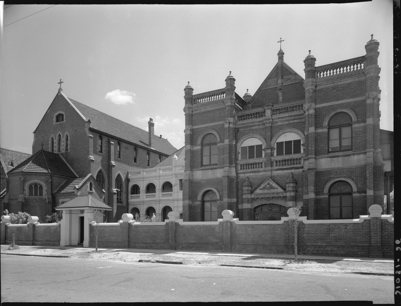 Sacred Heart buildings Highgate - JPG 421.5 KB