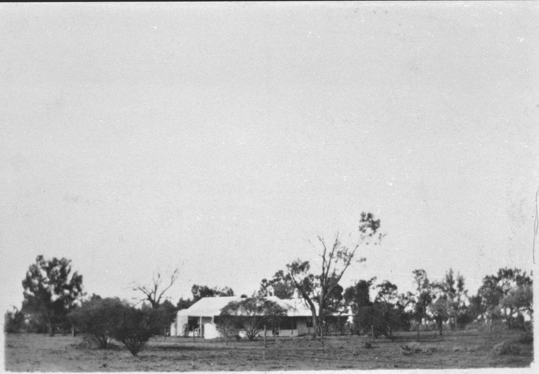 Lake Mason, first homestead at 'Old Shed' well - JPG 470.3 KB