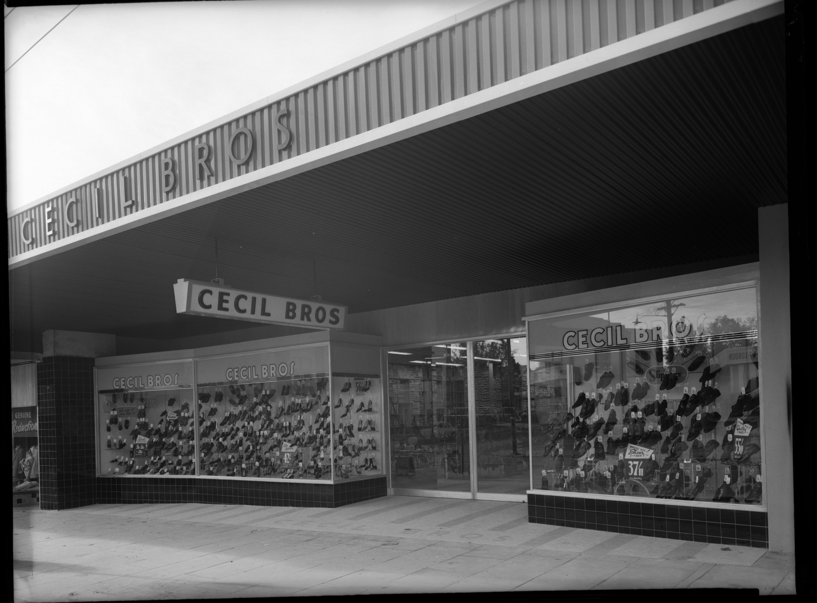 Cecil Bros shoe store 69 Barrack Street Perth - JPG 327.7 KB