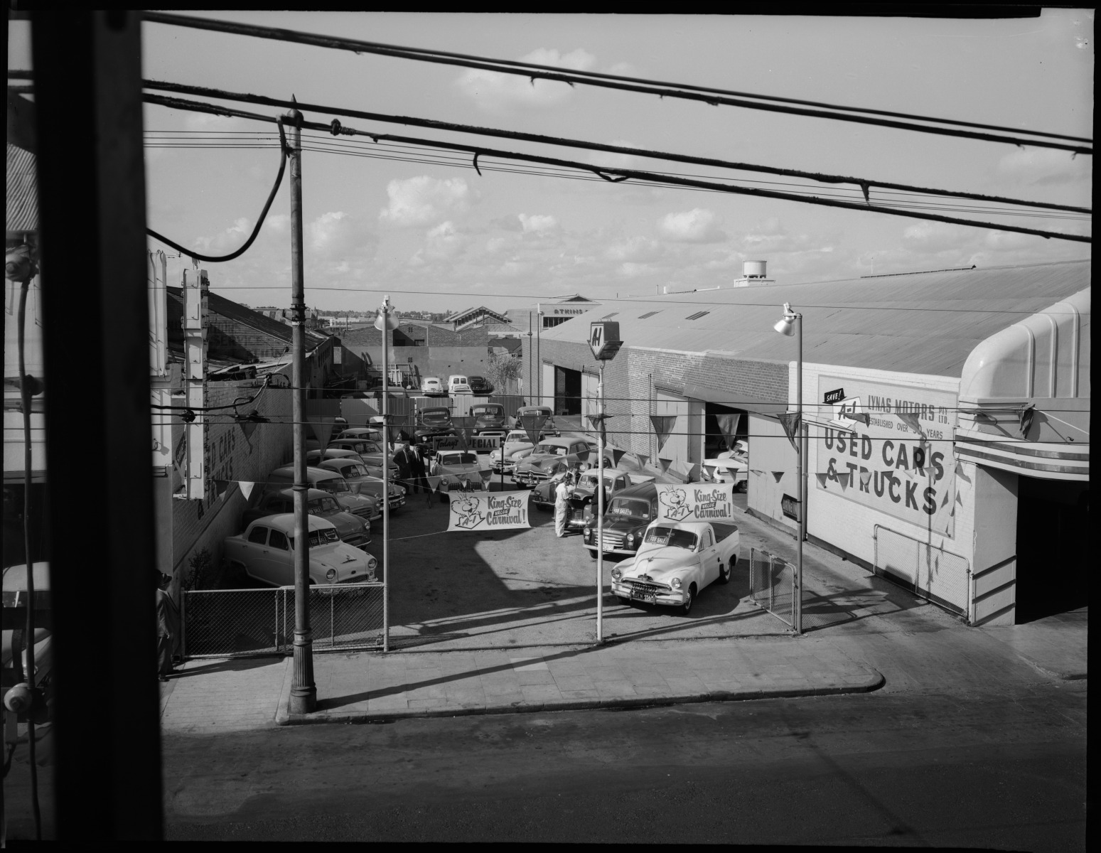 Lynas Motors Pty Ltd used cars and trucks sales yard - JPG 371.2 KB