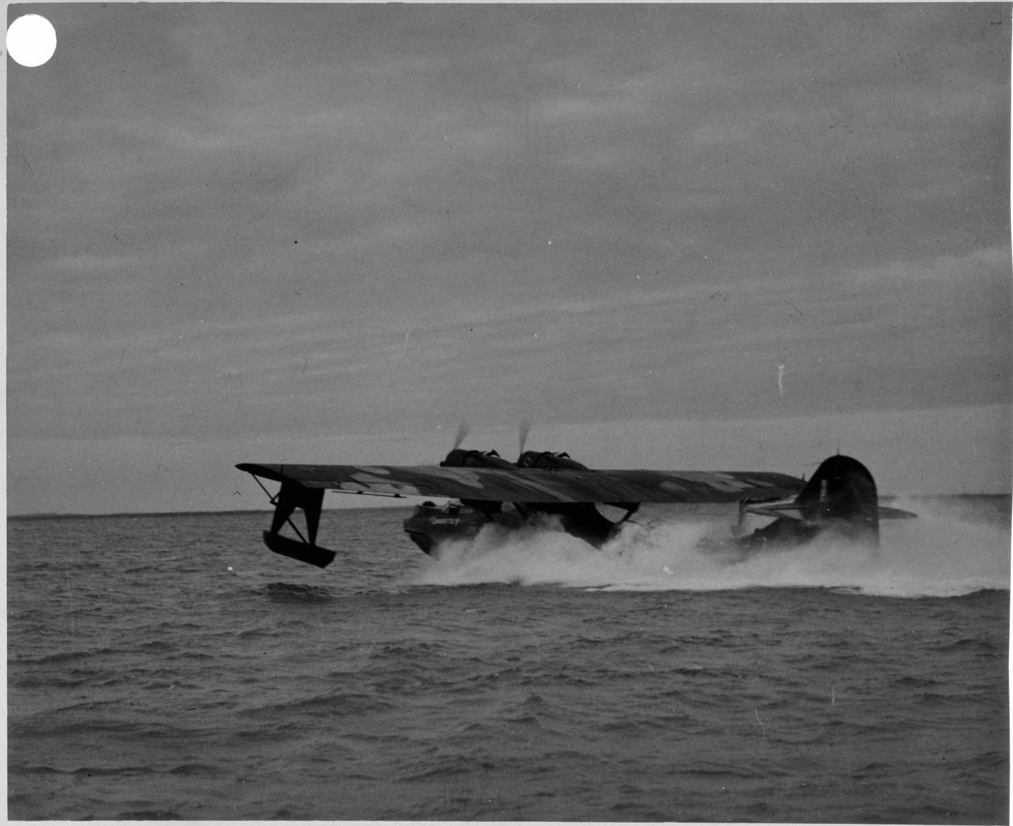 Catalina landing on the Swan River - JPG 327.8 KB