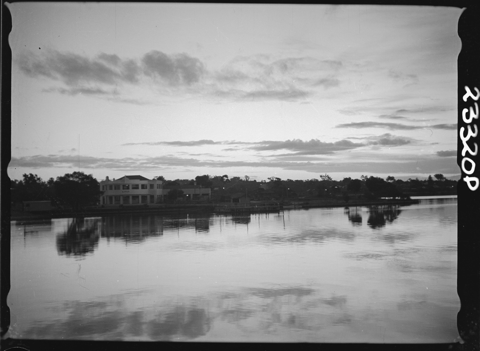 Raffles Hotel, Applecross - JPG 304.7 KB