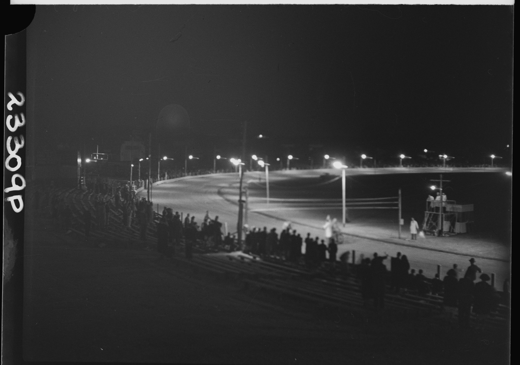 Speedway at night - JPG 273.2 KB