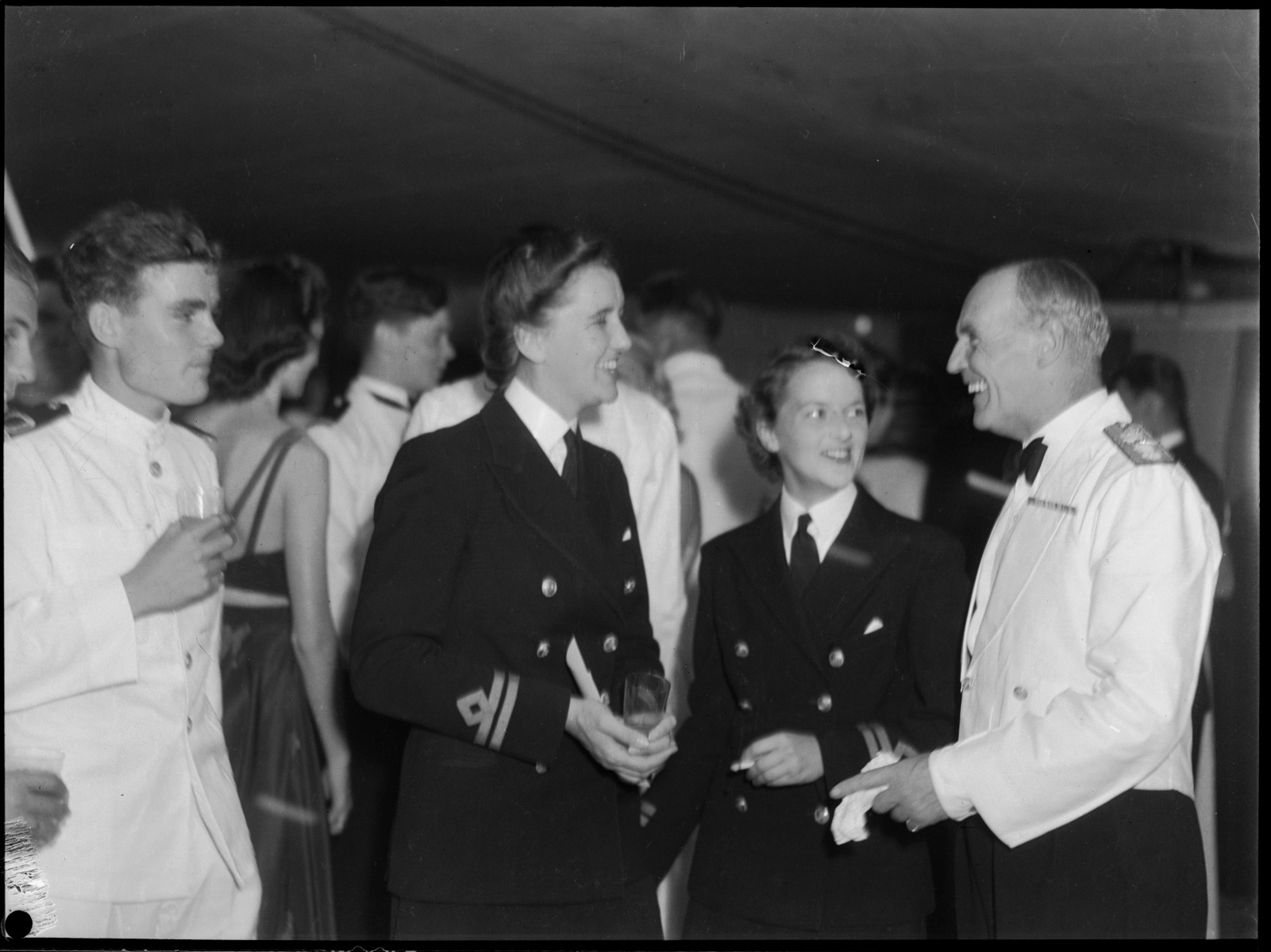 H.M.S. Anson in Fremantle, 6 January 1946 - JPG 268.5 KB