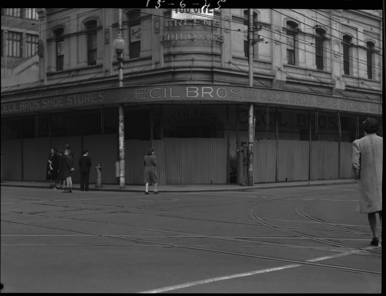 Construction of Commonwealth Bank building on corner of Hay and William ...