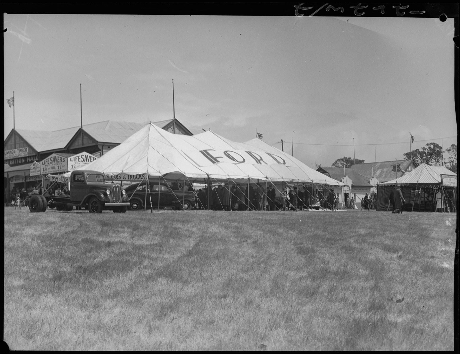 Ford tractor display at Perth Royal Show - JPG 405.4 KB