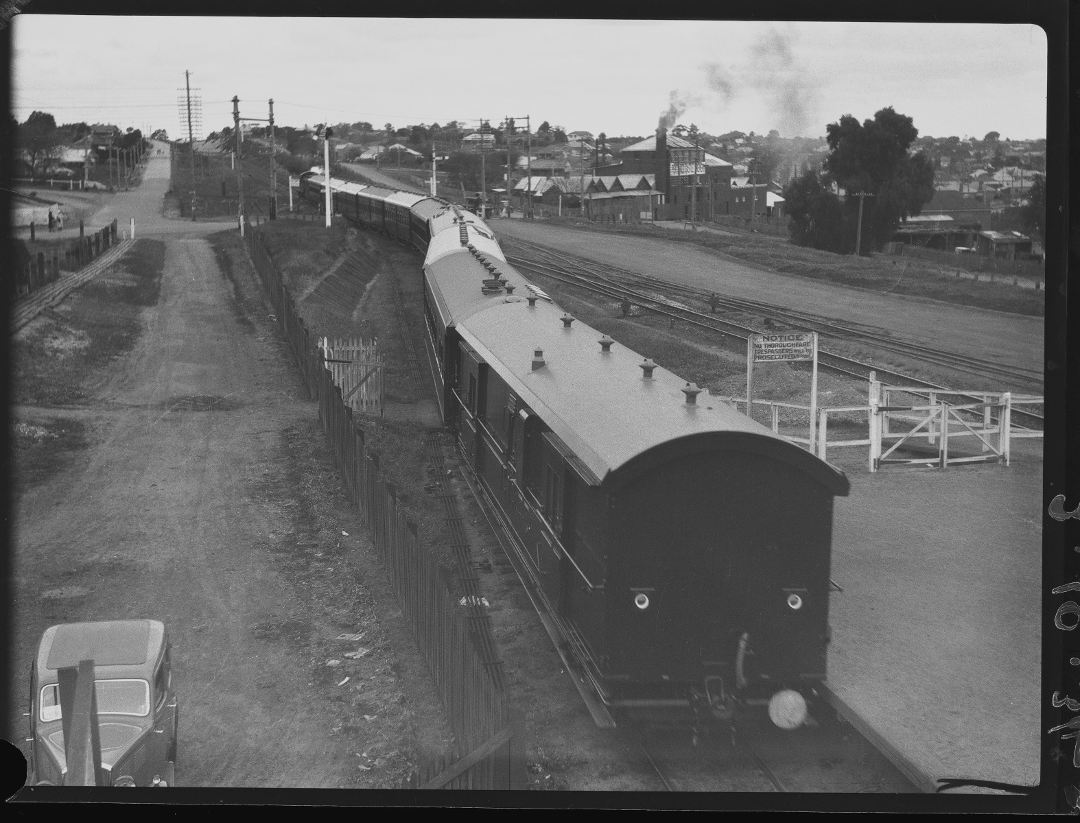 Passenger train with ten carriages at Rivervale Railway Station ...