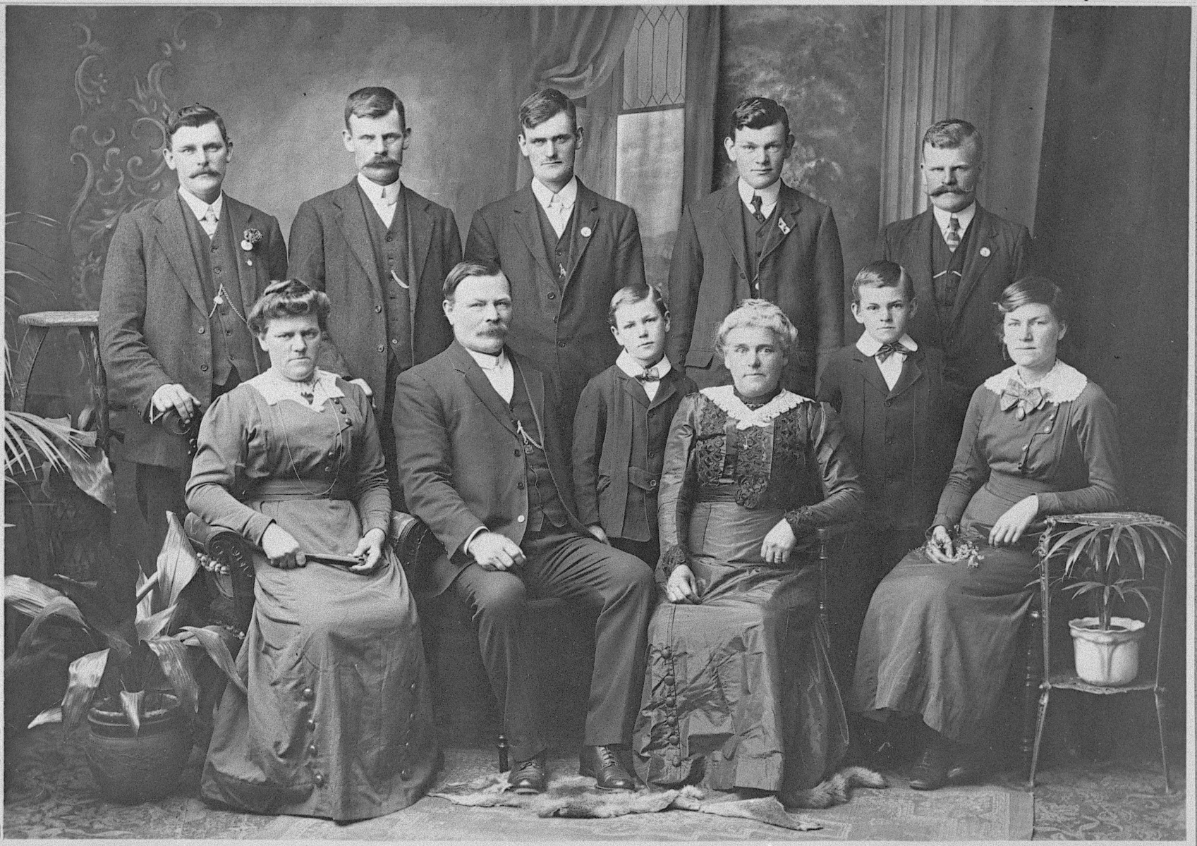 James Bushby and family / H. Hebb, Narrogin. - JPG 762.1 KB
