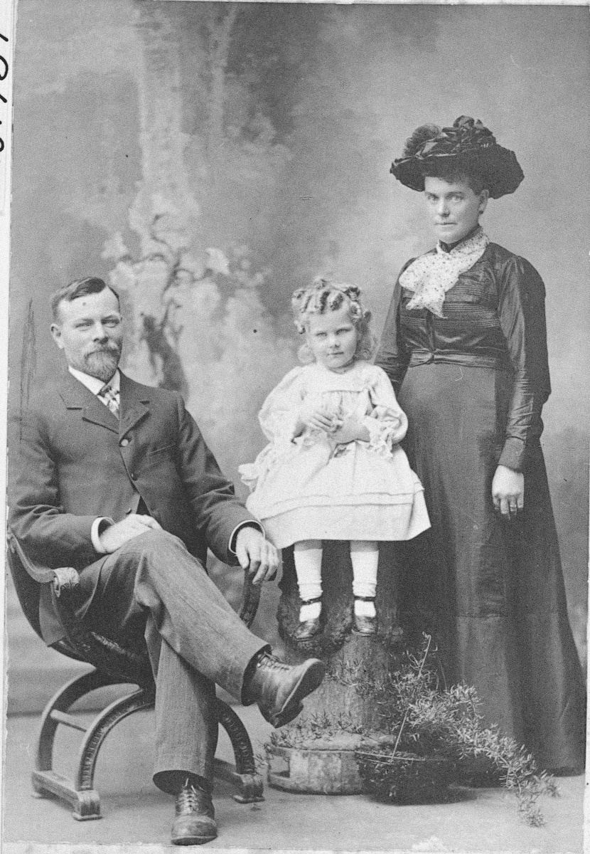 James Bushby and family - JPG 383.6 KB