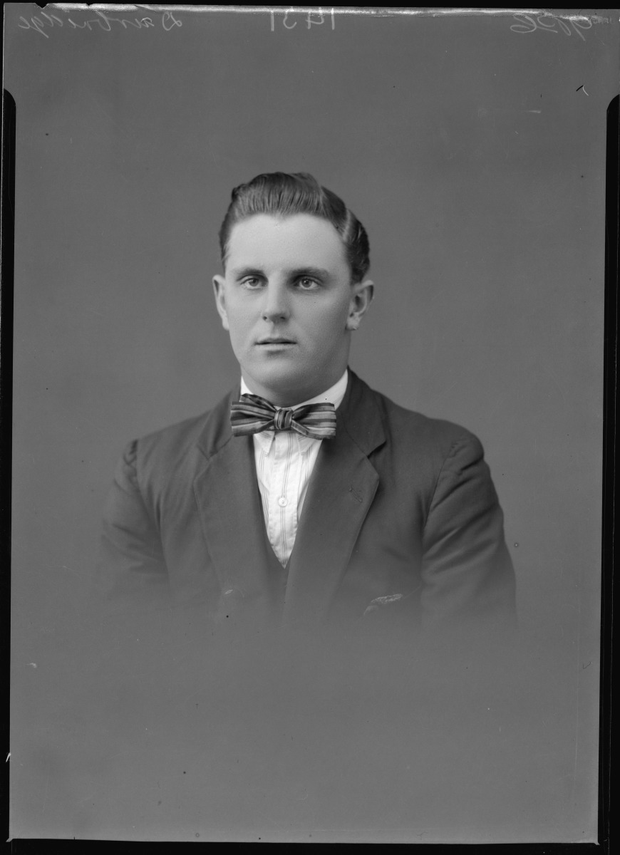 Studio portraits of Mr Durbridge, Kalgoorlie - JPG 111.5 KB