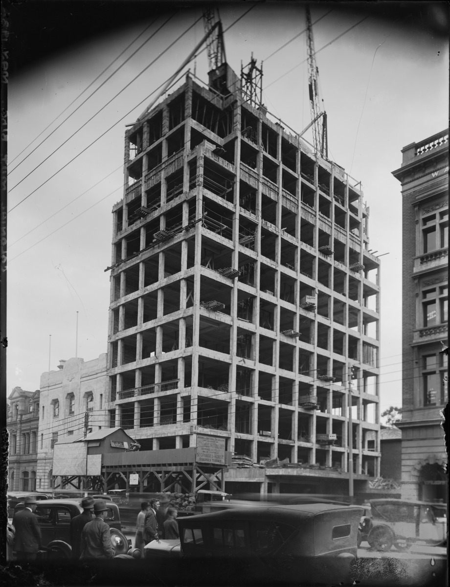 Construction of the Colonial Mutual Life Building - JPG 253.5 KB