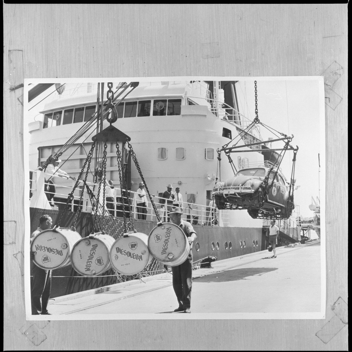 BP Oil Refinery publicity photographs - JPG 335.4 KB