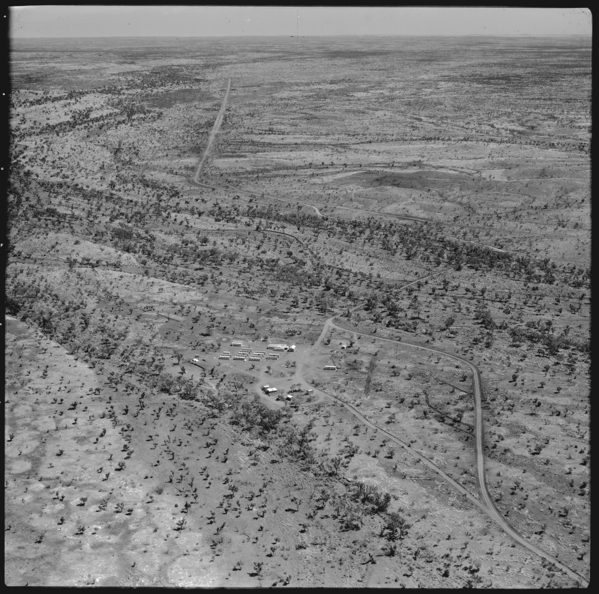 Aerial photographs of Mt Tom Price 2 Nov. 1965 - JPG 562.1 KB