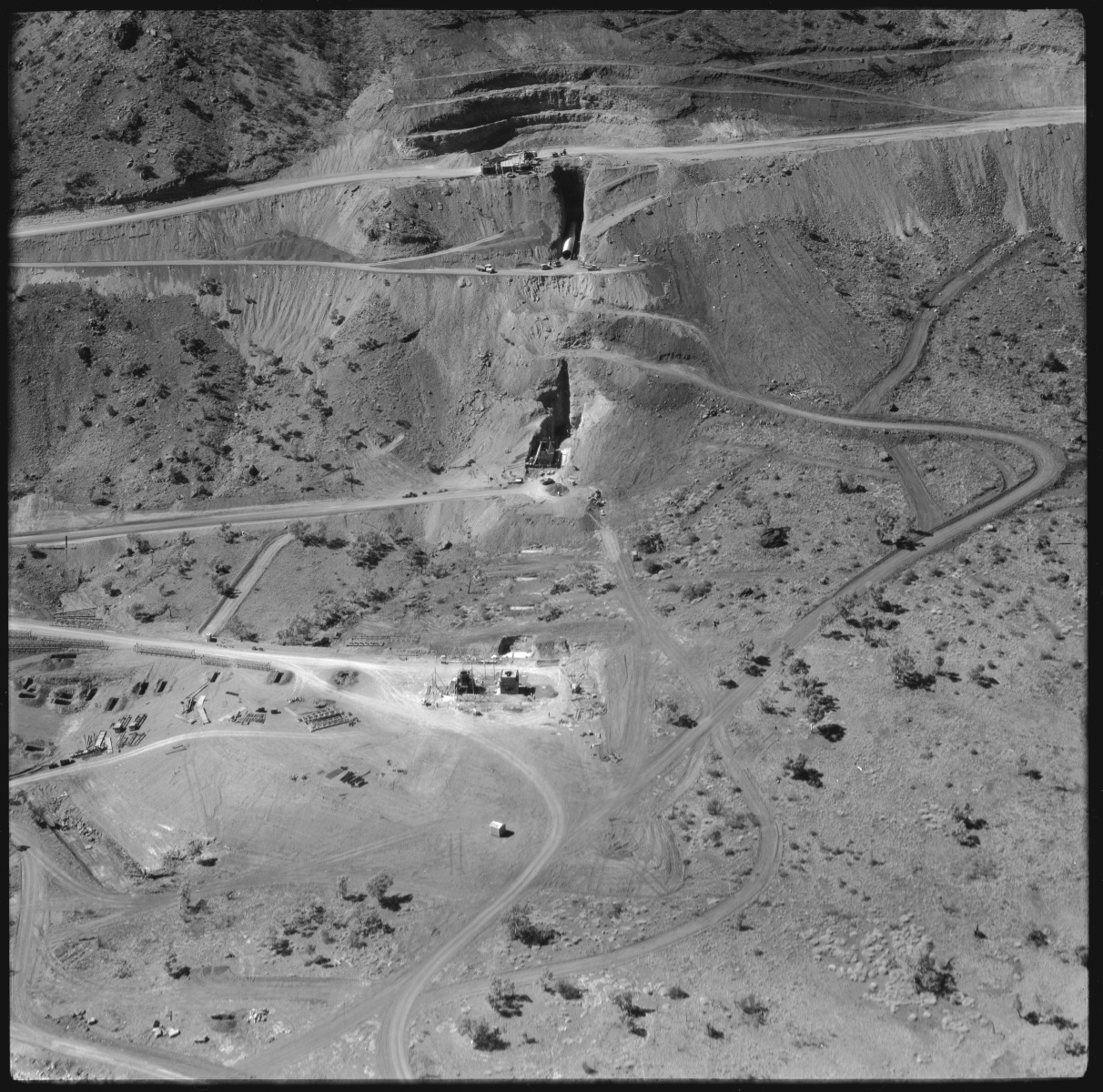 Aerial photographs of Mt Tom Price 2 Nov. 1965 - JPG 486.1 KB