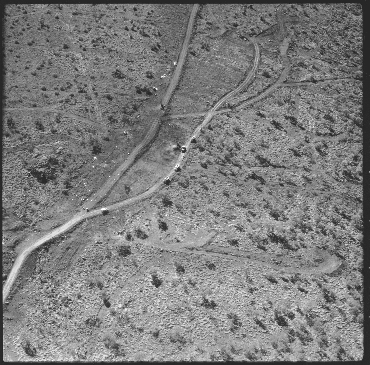 Aerial photographs of Mt Tom Price 2 Nov. 1965 - JPG 618.4 KB