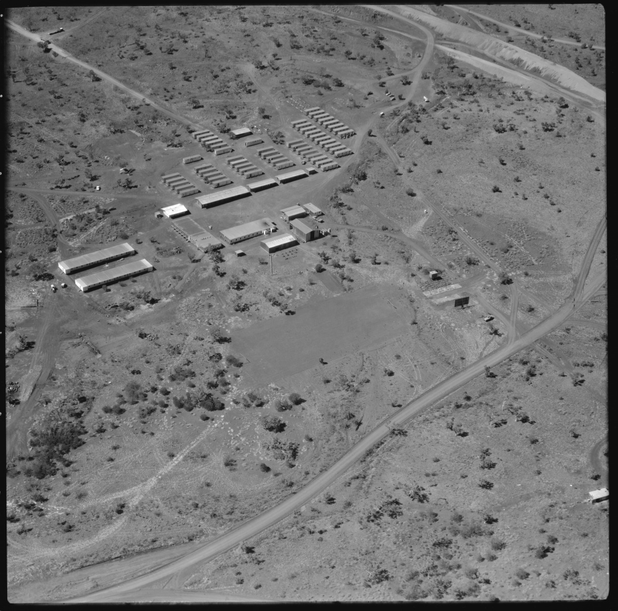 Aerial photographs of Mt Tom Price 2 Nov. 1965 - JPG 417.7 KB