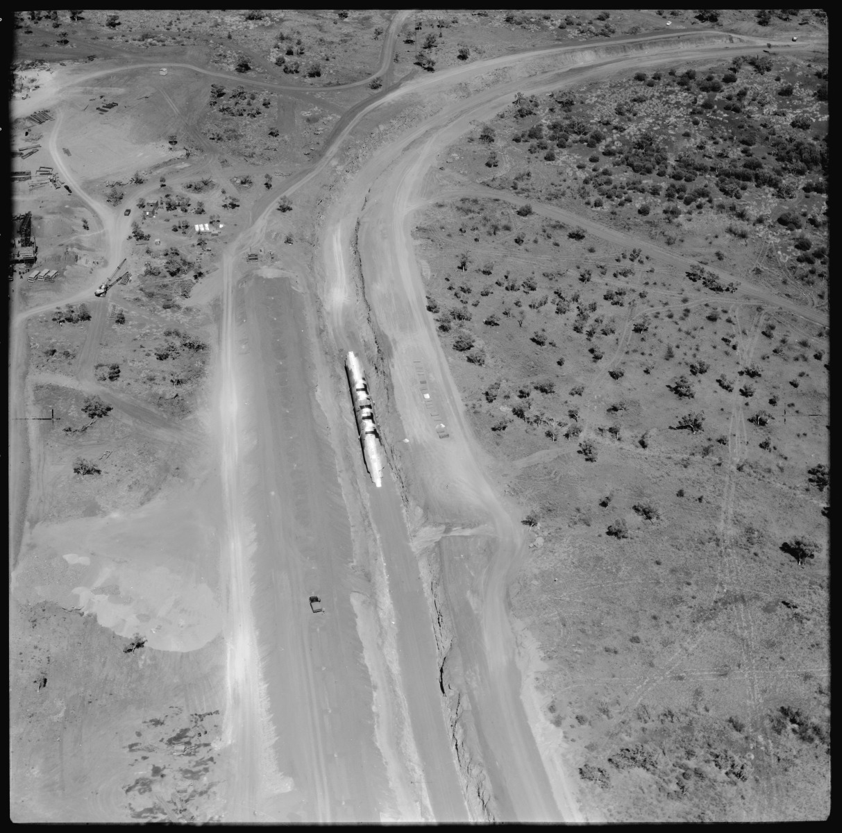 Aerial photographs of Mt Tom Price 2 Nov. 1965 - JPG 382.3 KB